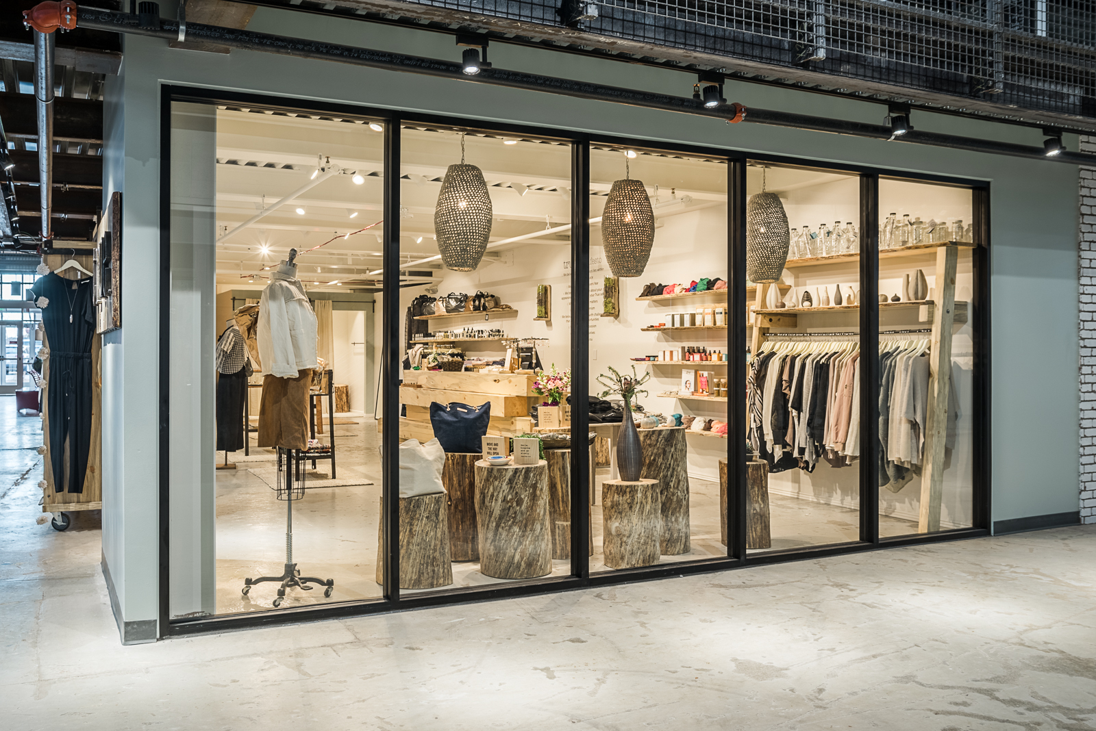 TRUE - RETAIL BOUTIQUE | Re.Dzine