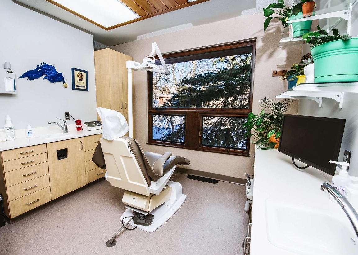 ARI Lake Superior Dental exam room | ARI (Architectural Resources Inc.)