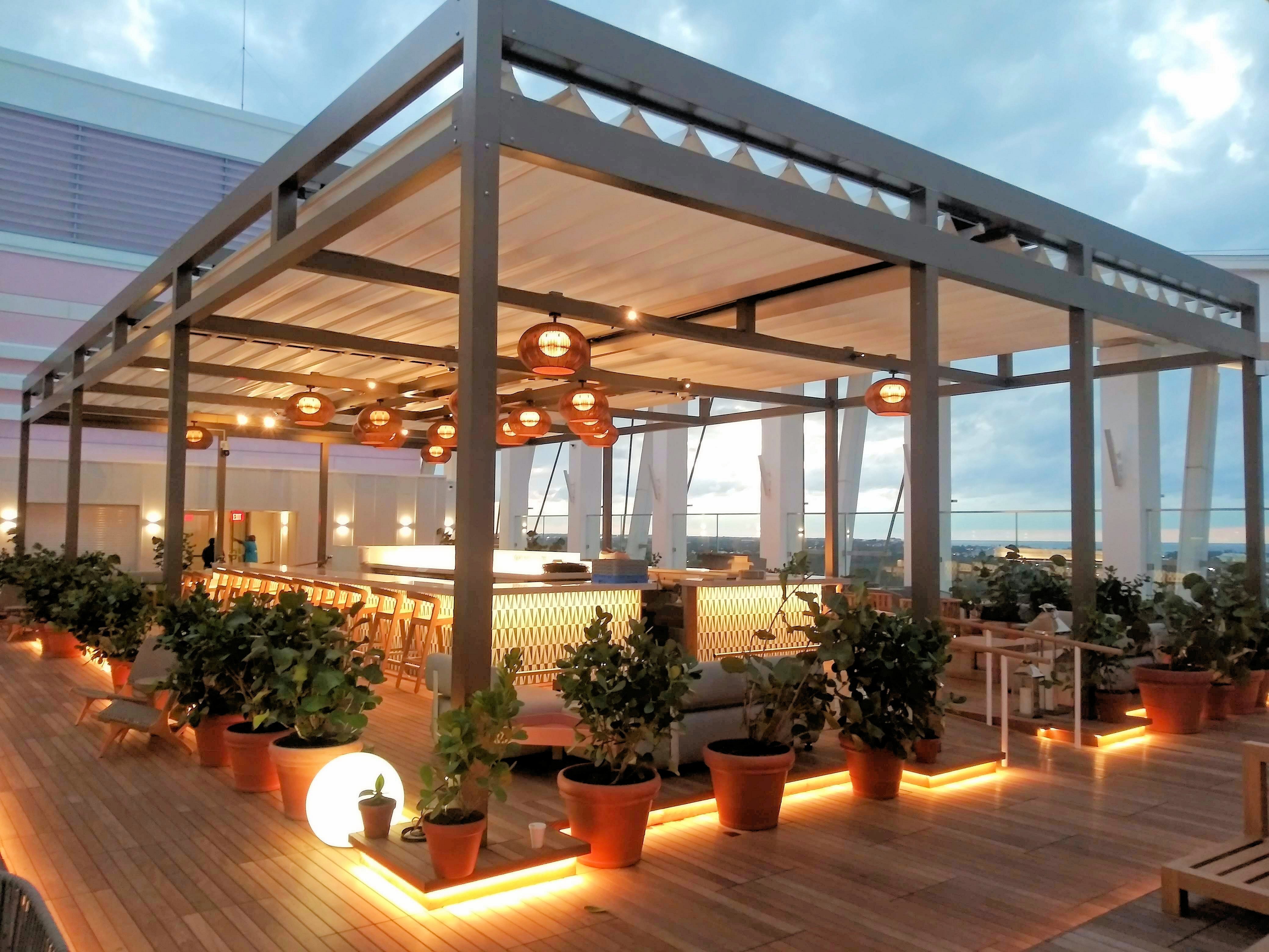 Bahamar Skybar - Custom Motorized Retractable Canopies - photo 01 ...