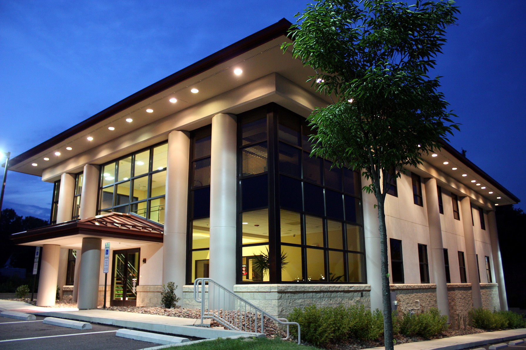 Bank exterior 2 | Meister Cox Architects