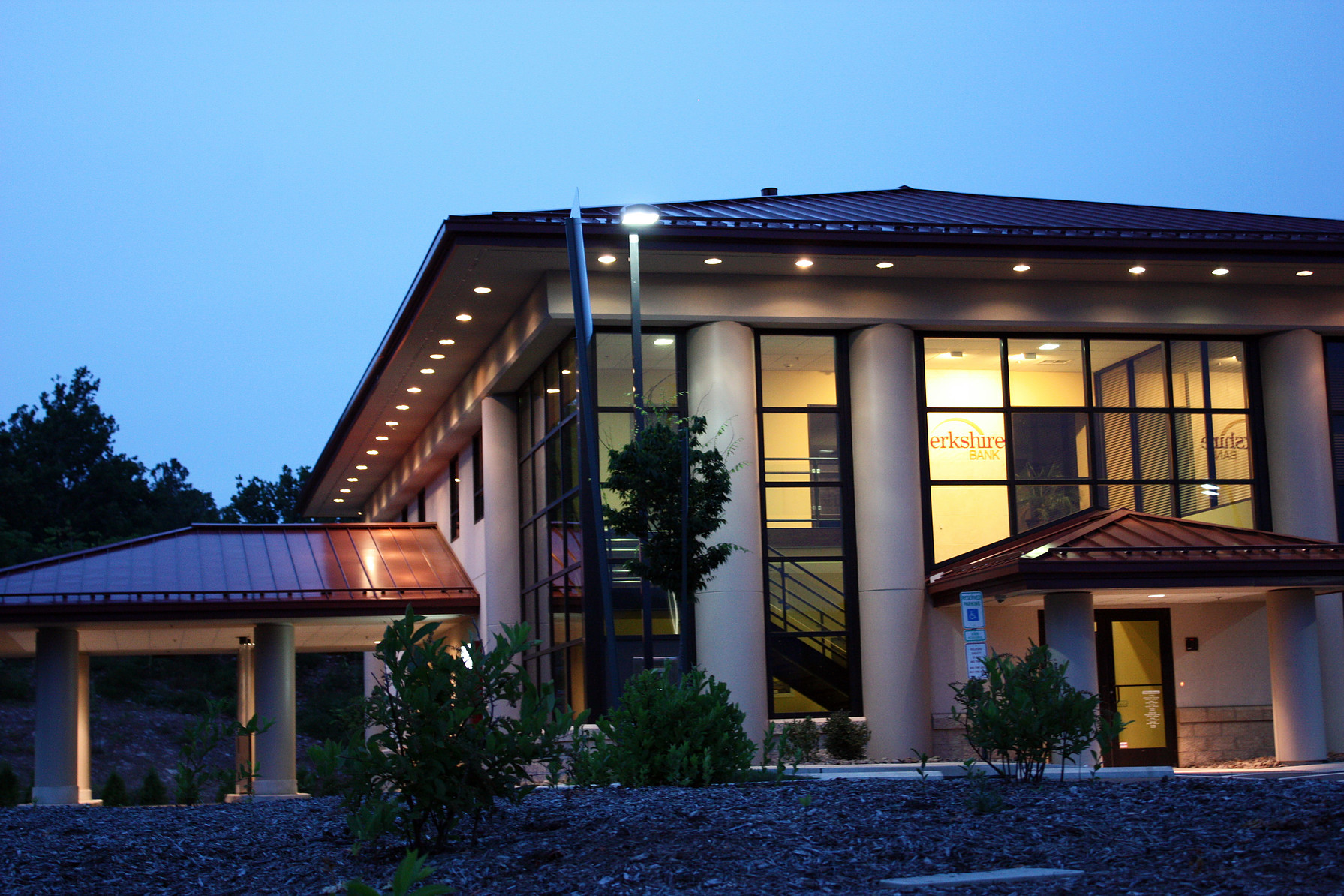 Bank exterior | Meister Cox Architects