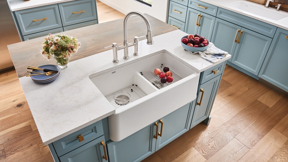 BLANCO IKON 33" 1-3/4 Farmhouse Sink in White with EMPRESSA Bridge ...
