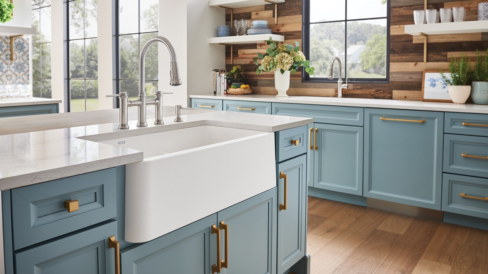 BLANCO IKON 33" 1-3/4 Farmhouse Sink in White with EMPRESSA Bridge ...