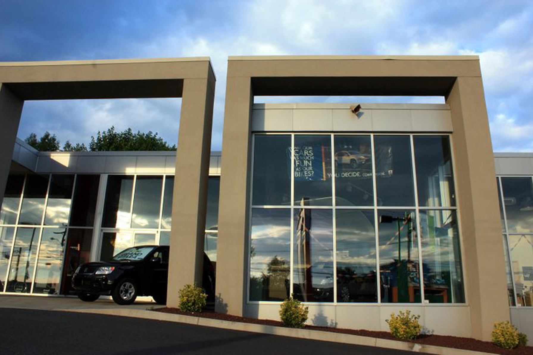 Car dealership exterior 2 | Meister Cox Architects
