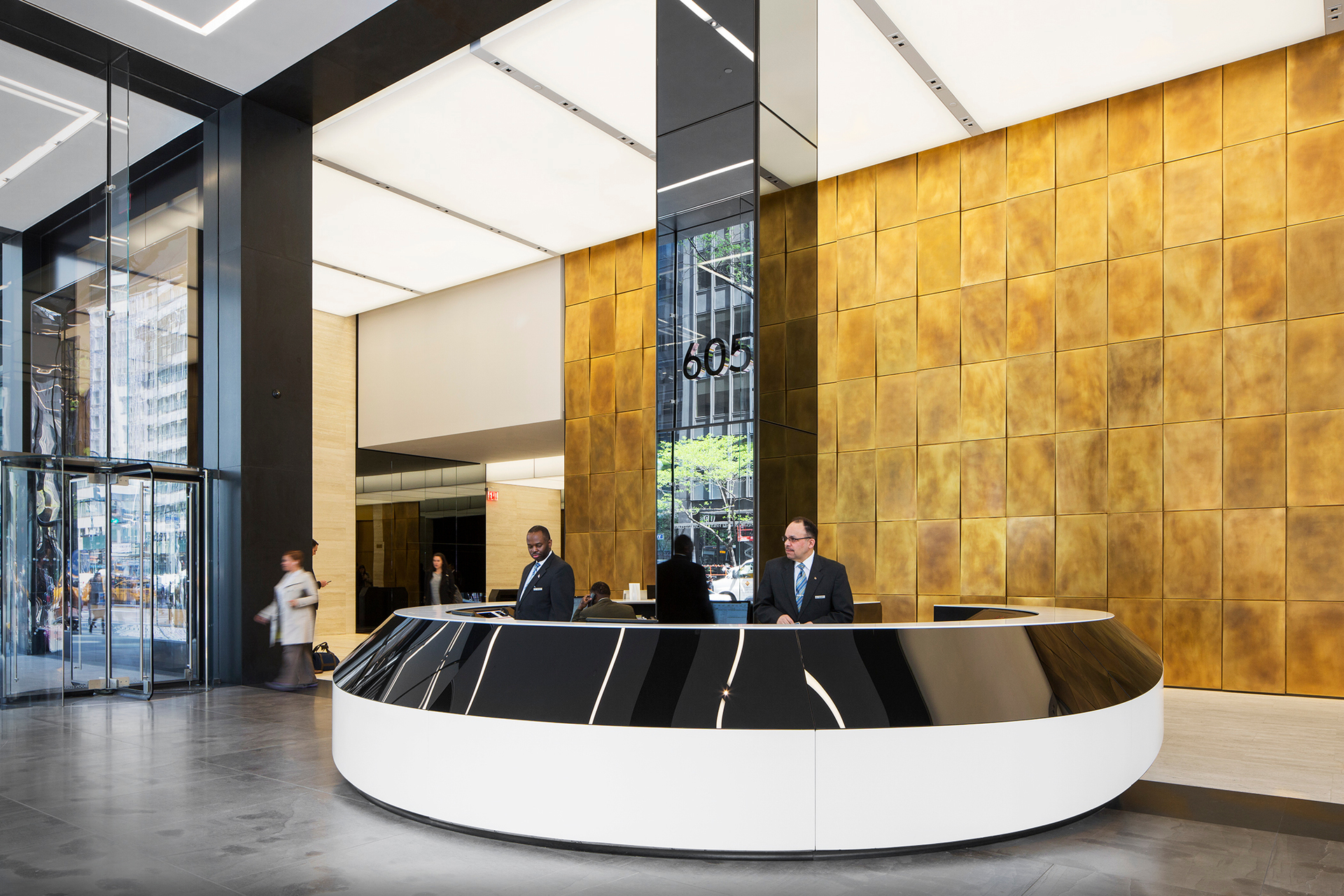 Ceramic-ink-printed-bent-glass-reception-desk-1920x1920 | Glasshape N.A. LP