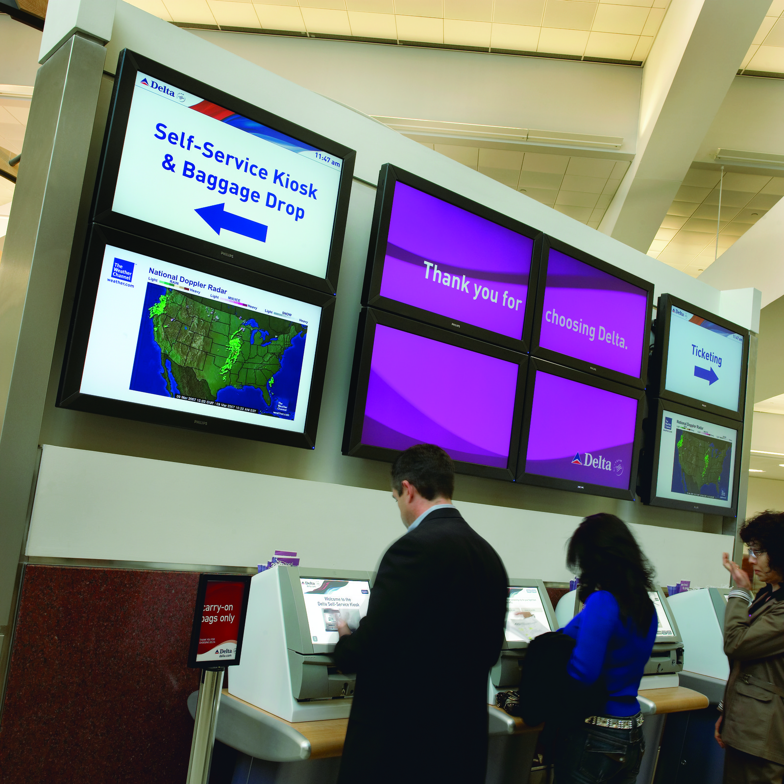 Chief mounting atlanta airport delta signage | Chief