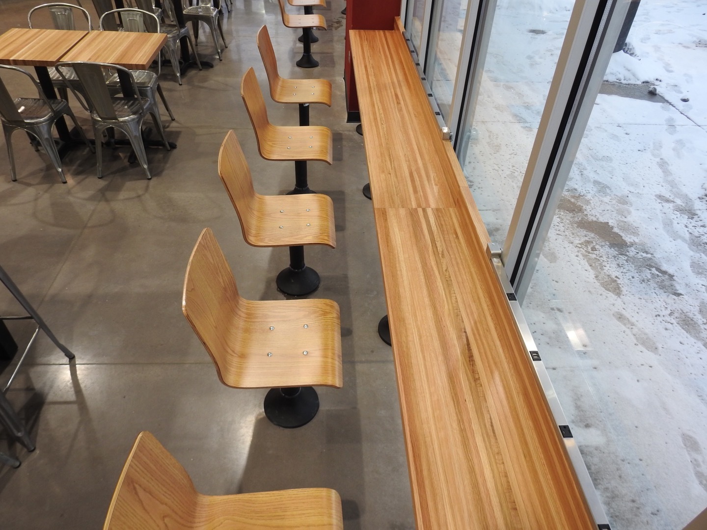 Convenience Store Casual Dining Seating | Plymold