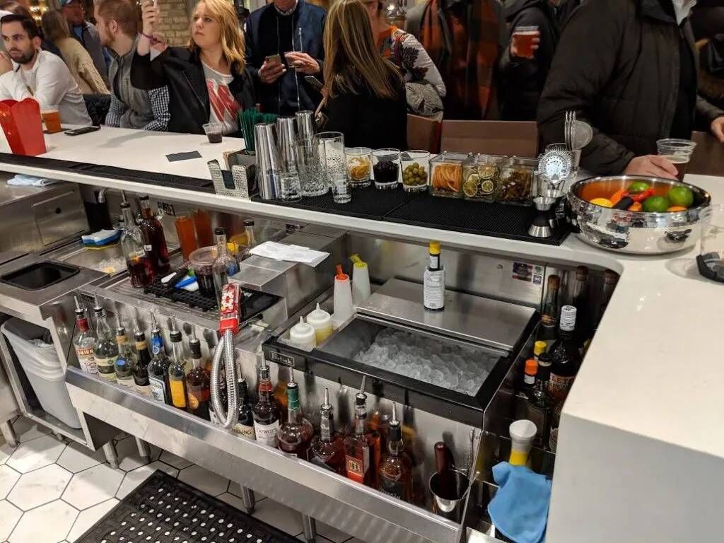 Crossroads bar | The Boelter Companies