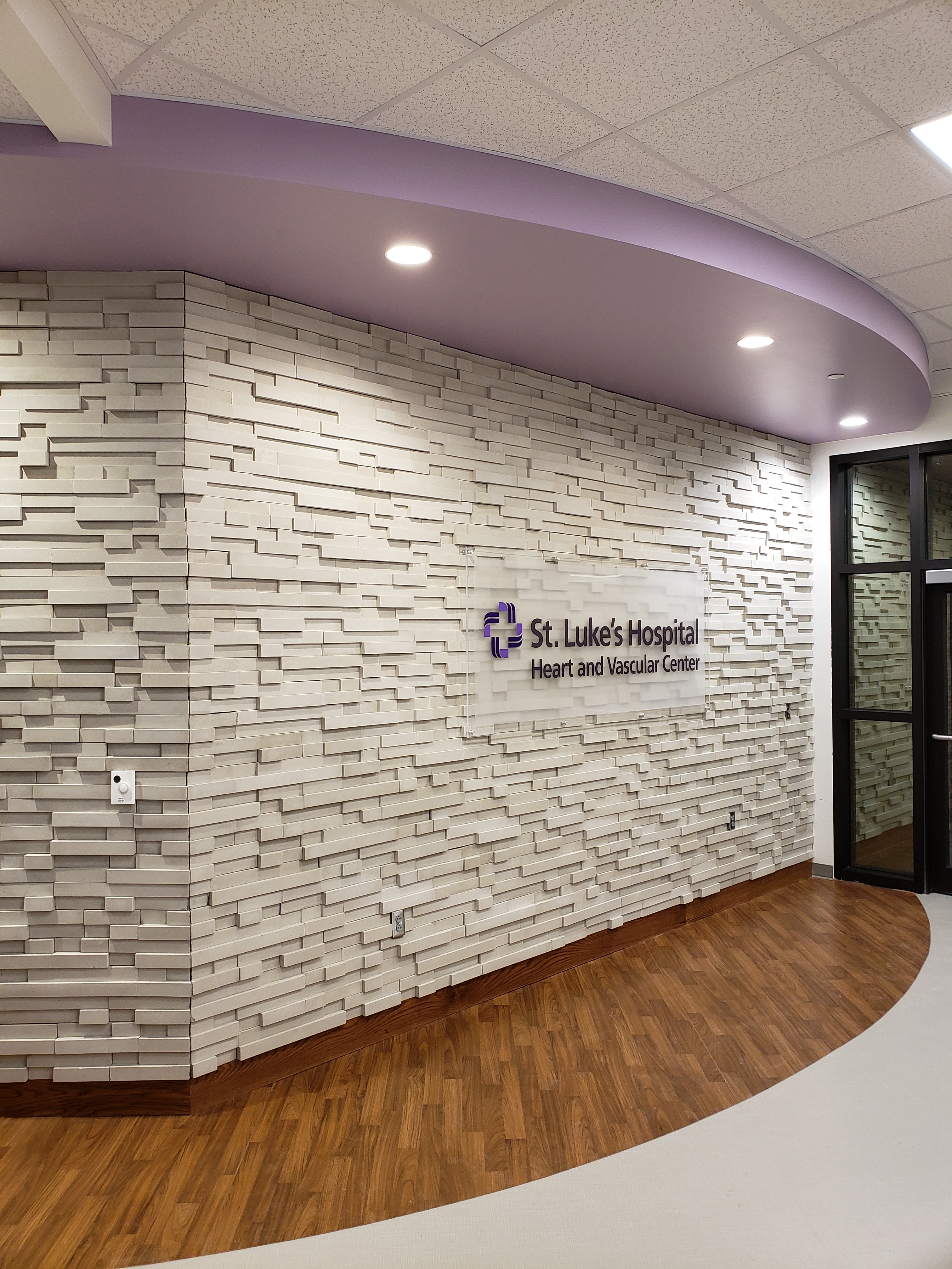 cultured stone st lukes hospital heart and vascular center entrance ...