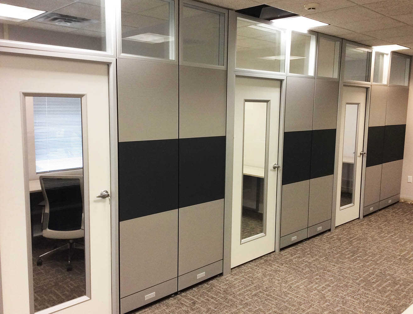Demountable sapphire wall system silver char | SKUTCHI Designs Inc.