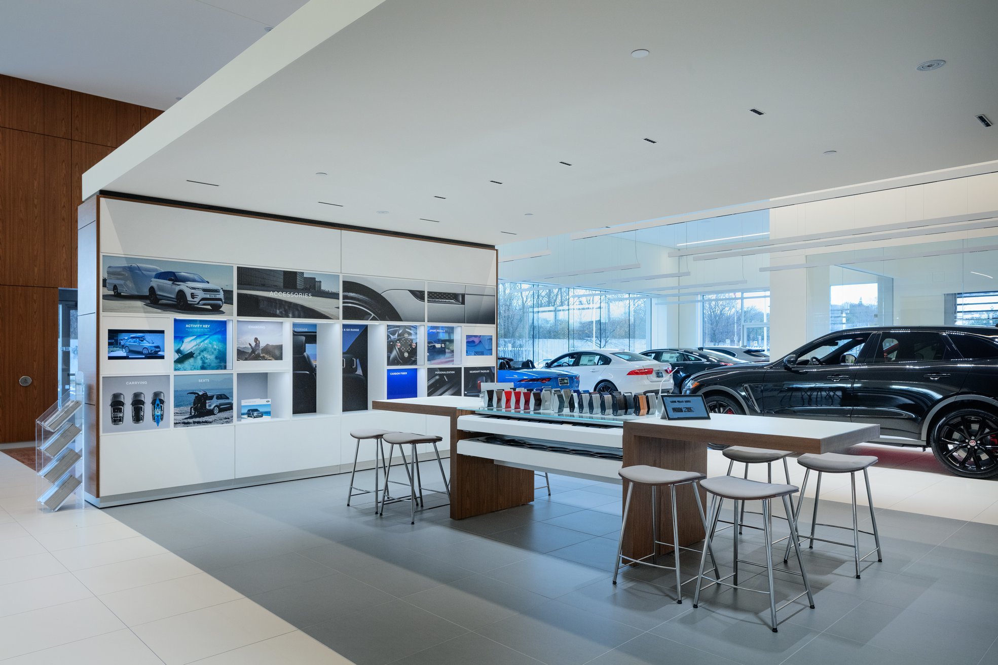 D.J. Kranz Luther Jaguar Land Rover Minneapolis Car Dealership Interior ...