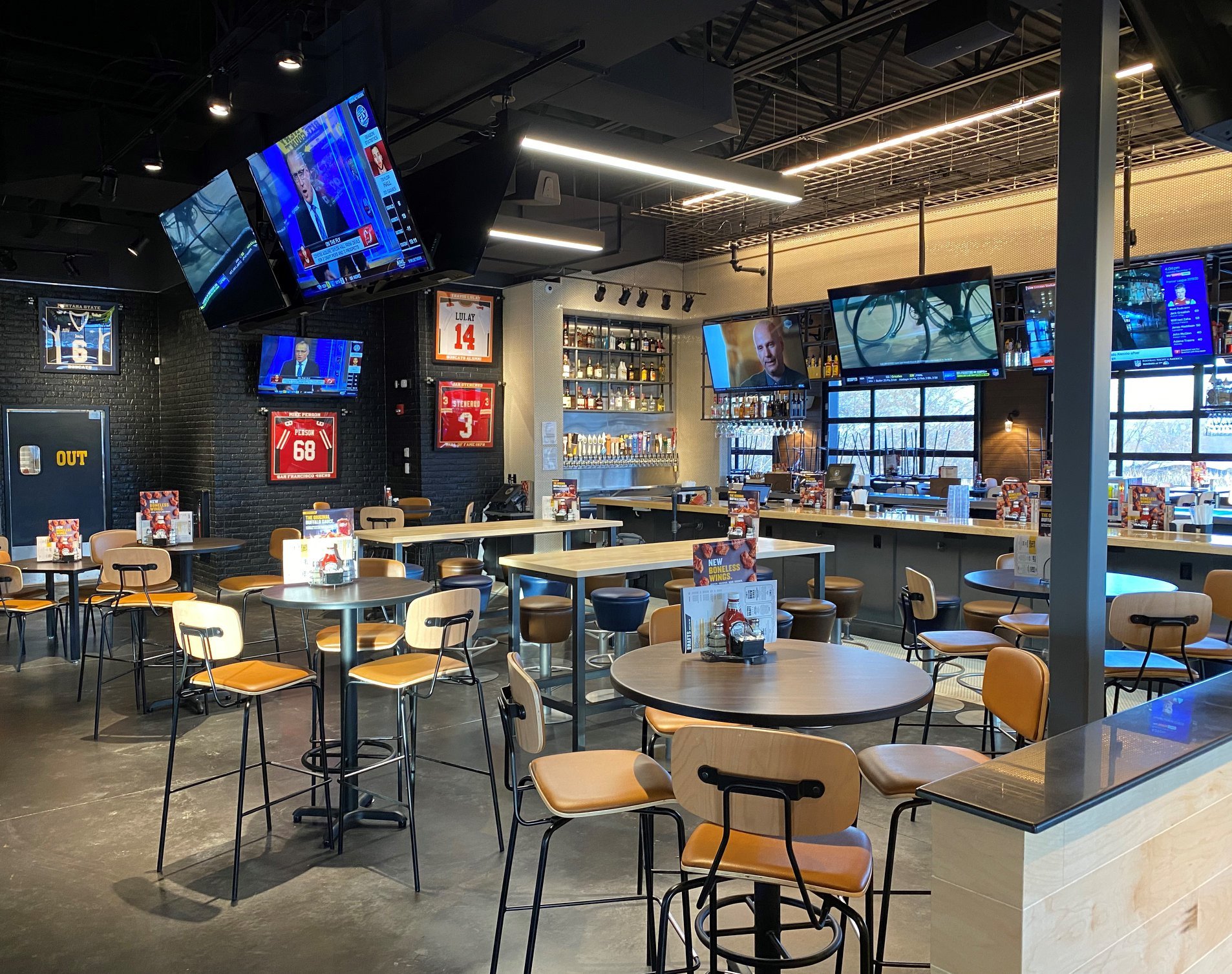 Dras Cases Buffalo Wind Wings Interior Restaurant Design | DRAS Cases