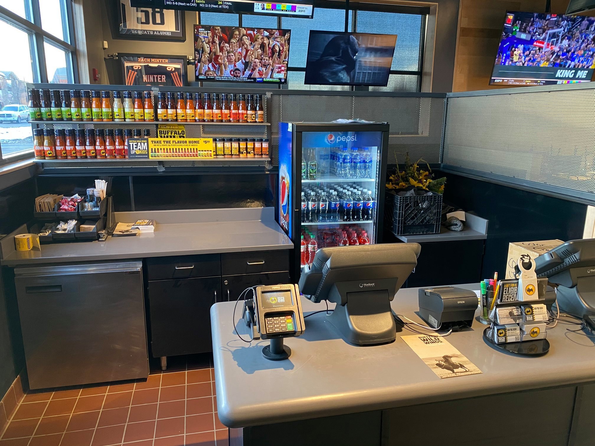 Dras Cases Buffalo Wind Wings Restaurant Service Counter Design | DRAS ...
