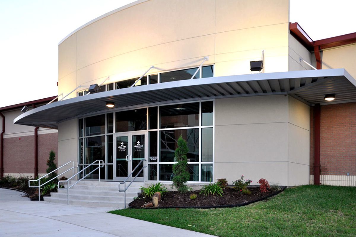 Entry with a walkway cover | AVAdek