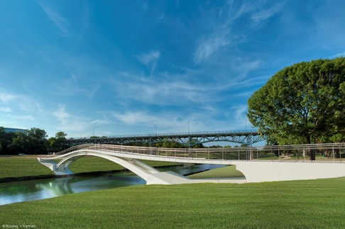 Phyllis J. Tilley Memorial Pedestrian Bridge | Feeney Inc.