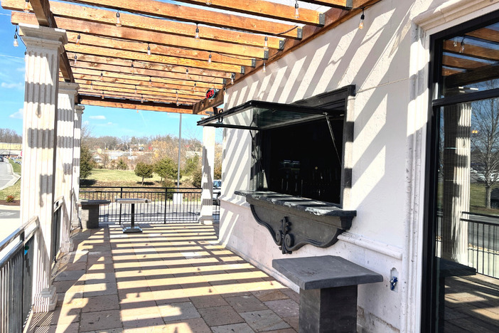 Gas Strut Window at a Restaurant Bar | ActivWall