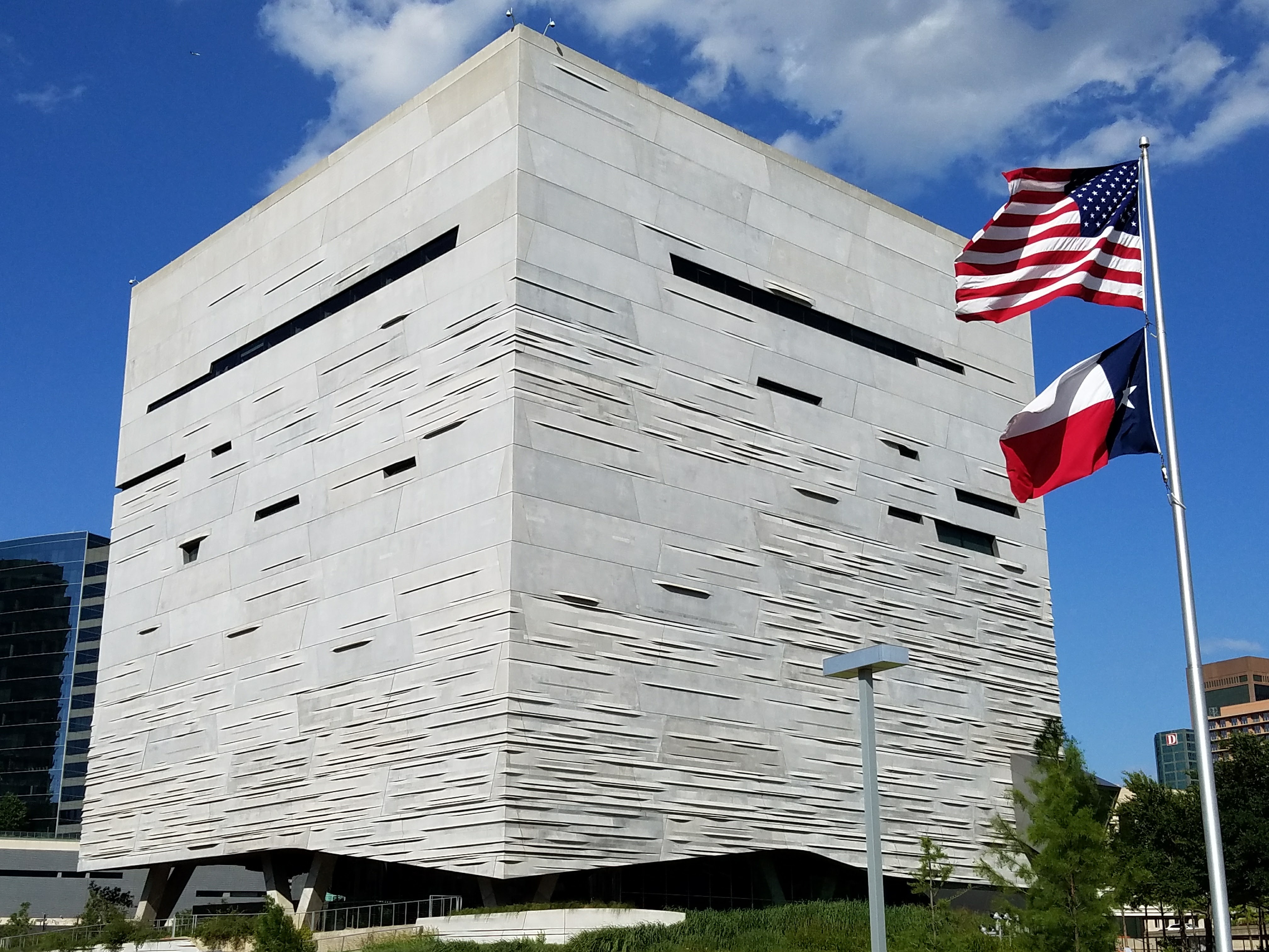Gate Precast Perot Museum of Nature and Science Precast Facade and ...