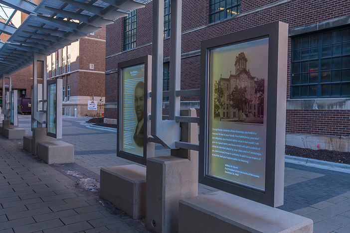 Donor Walls | GlassArt Design