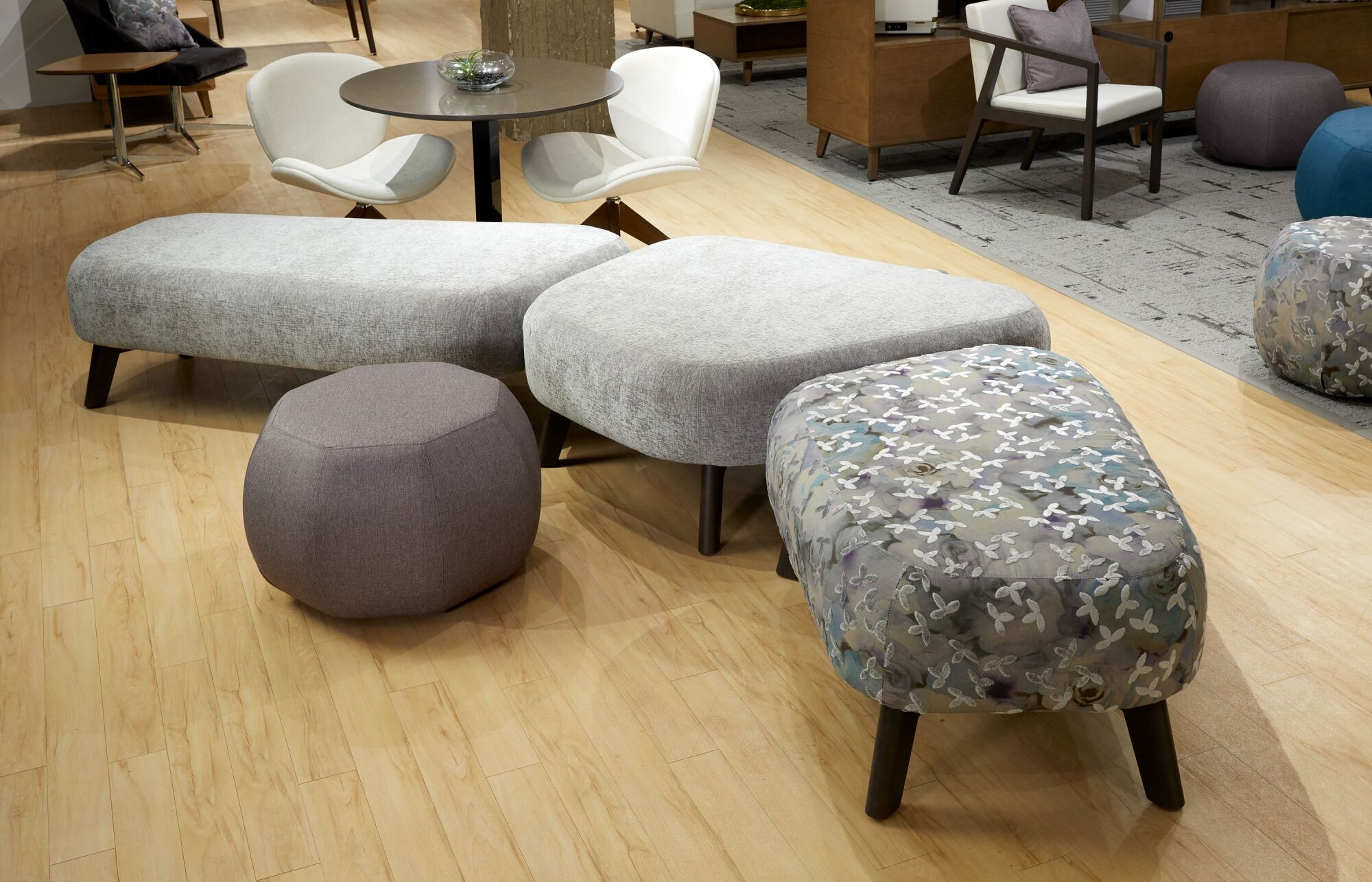 Indiana Furniture Neocon Chicago Work Lounge Seating 2022 polka runna ...