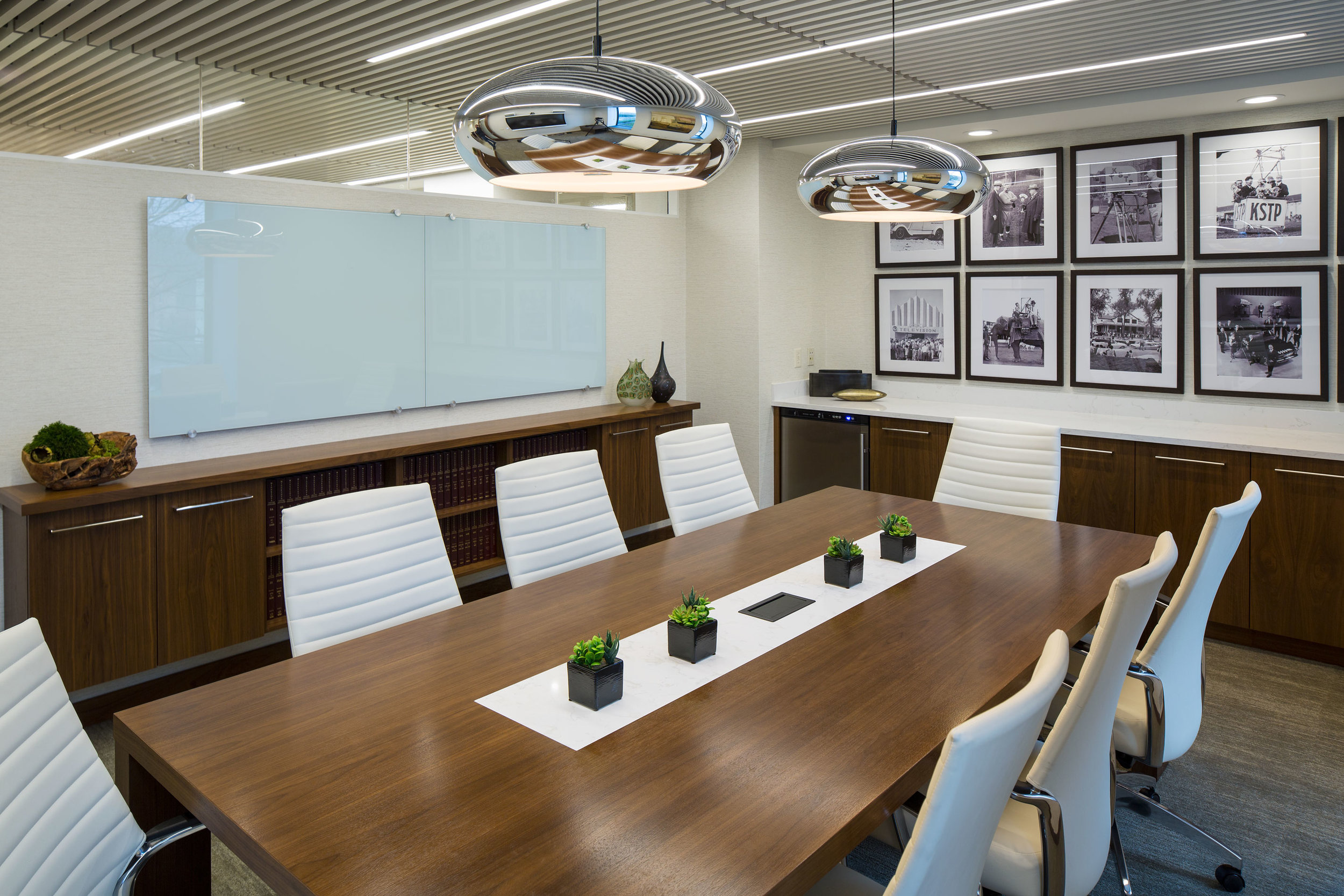 inunison design hubbard broadcasting legal department conference room ...