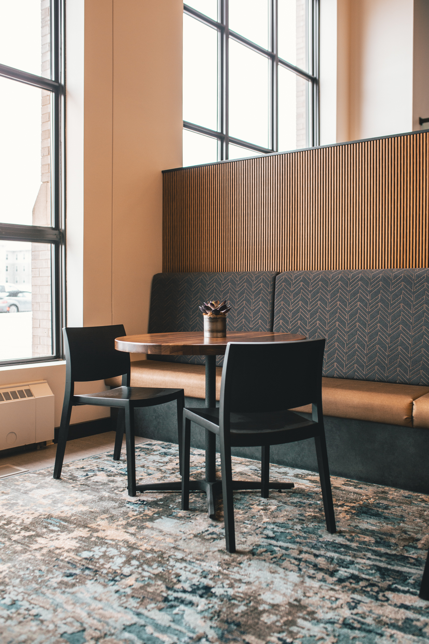 inunison design international market square seating area with booth ...