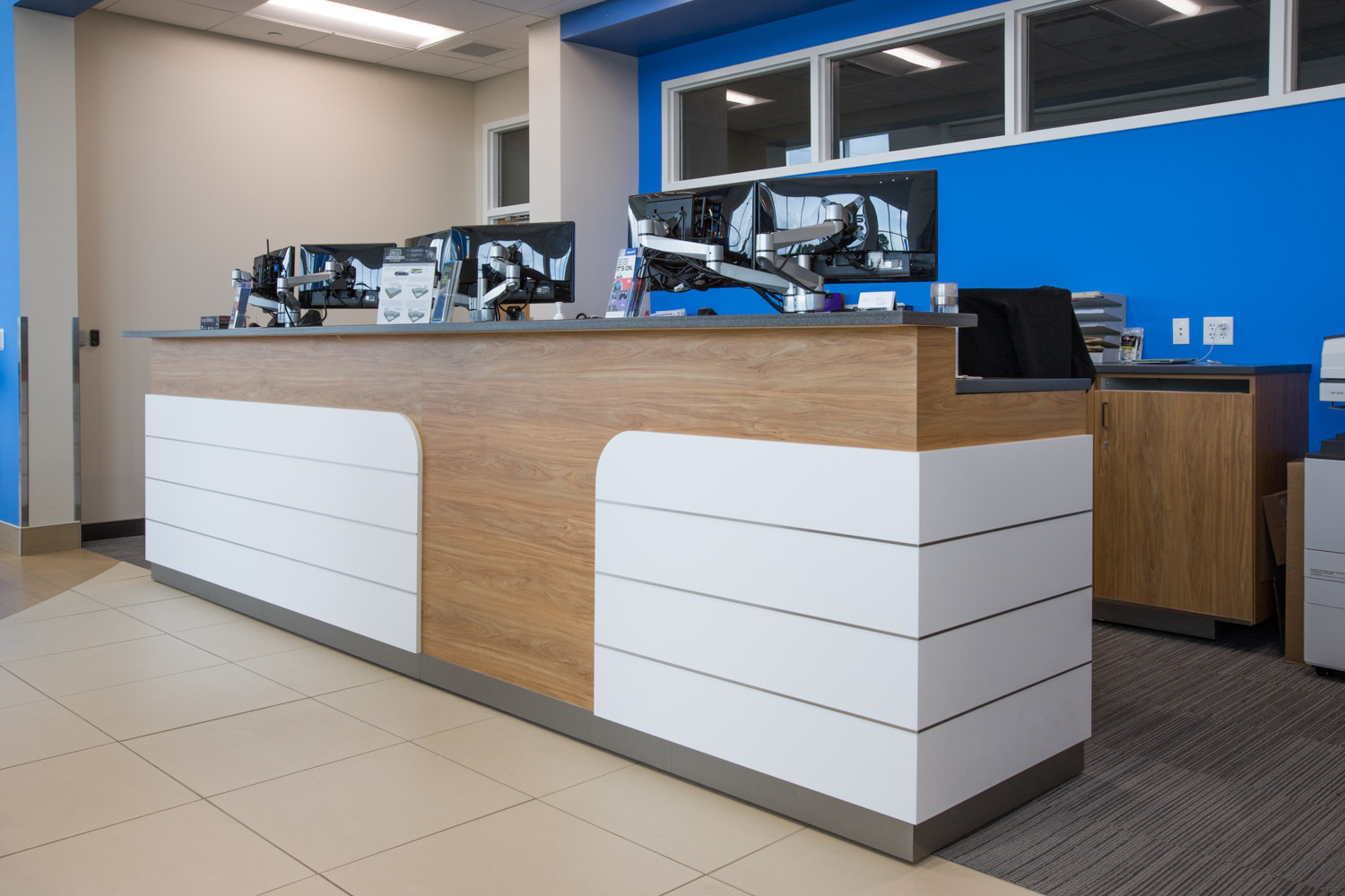 iSpace Environments Dahl Honda Car Dealership Interior Check In Counter ...