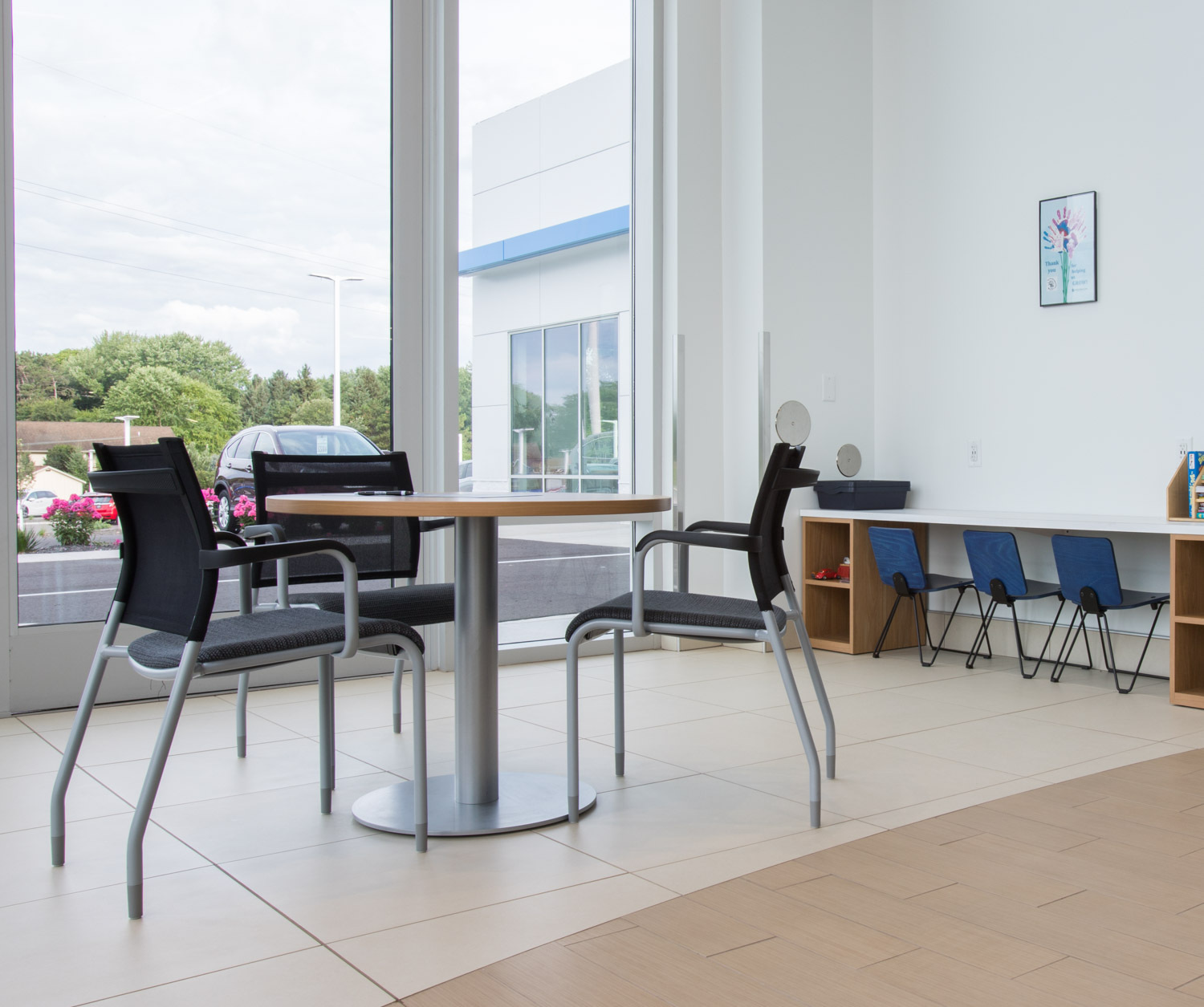 iSpace Environments Dahl Honda Car Dealership Interior Customer Seating ...