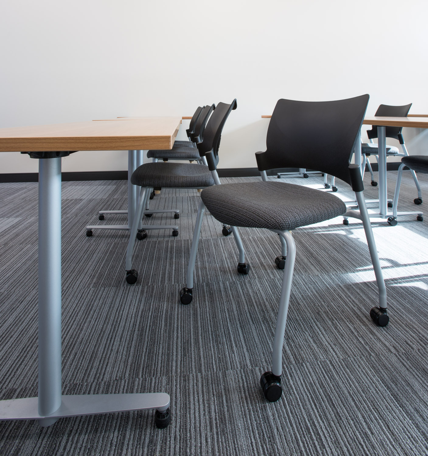 iSpace Environments Dahl Honda Car Dealership Interior Debrief Room ...