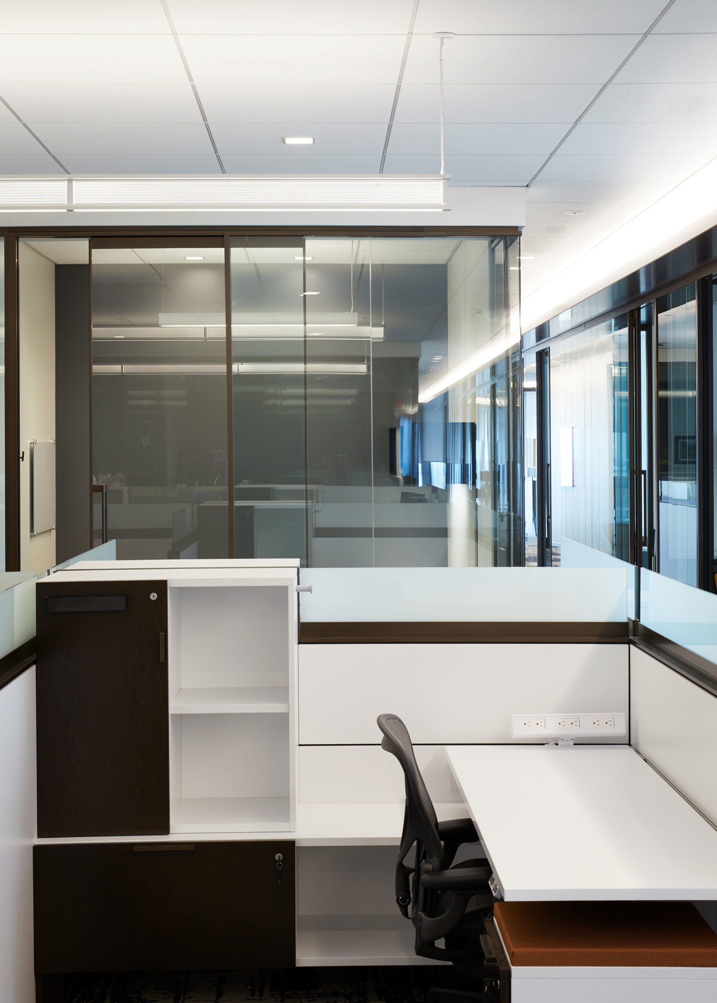 iSpace Environments Piper Jaffray Office Workplace Cubicle Designs ...