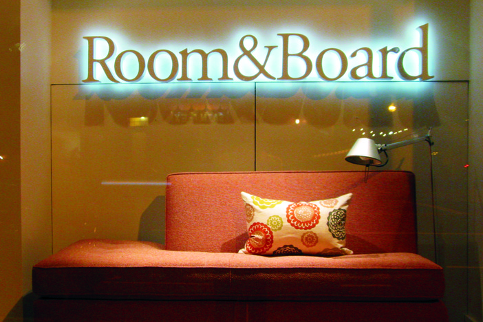 Room & Board | Landmark Architectural Signs