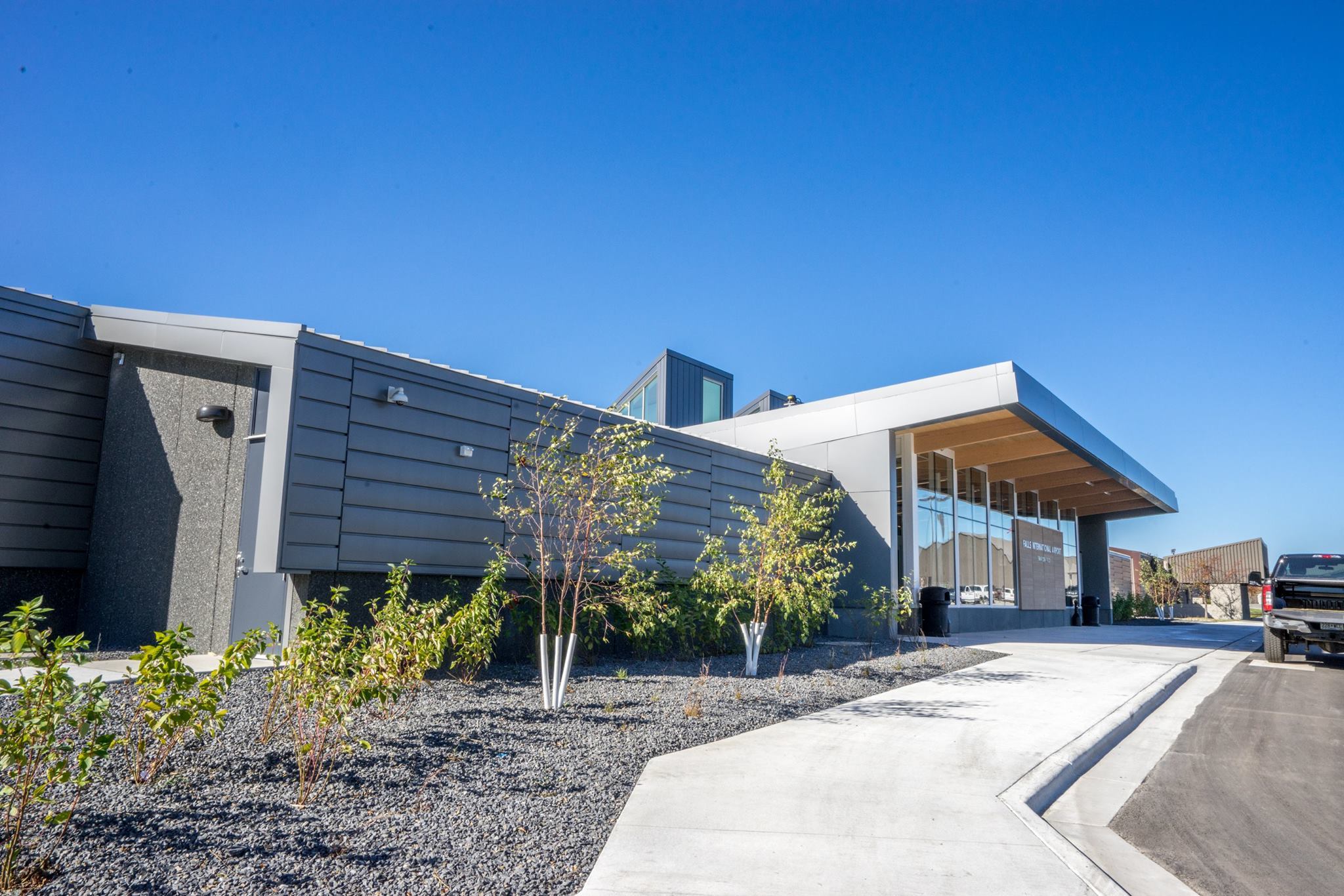 Landside Exterior View | Short Elliott Hendrickson, Inc