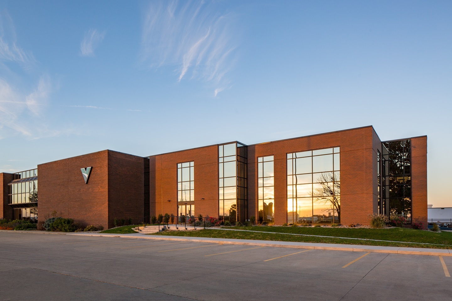 Lang Construction Company Vermeer Corporate Headquarters Exterior ...