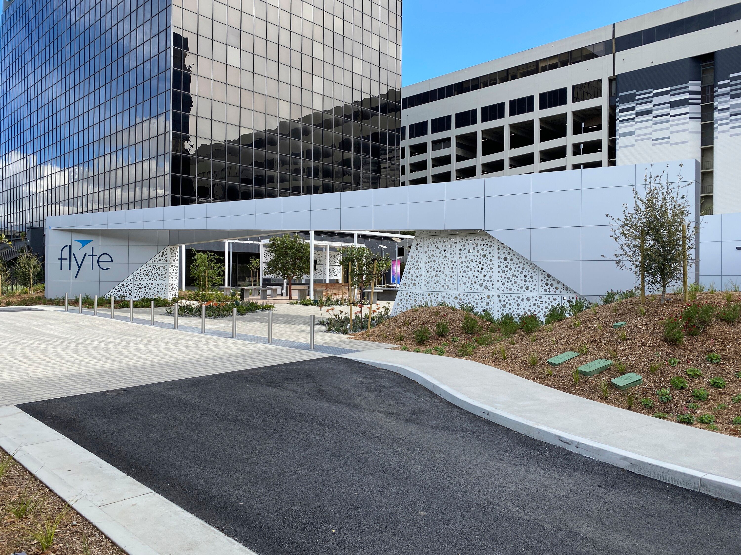 Flyte Creative Office Campus | Moz Designs
