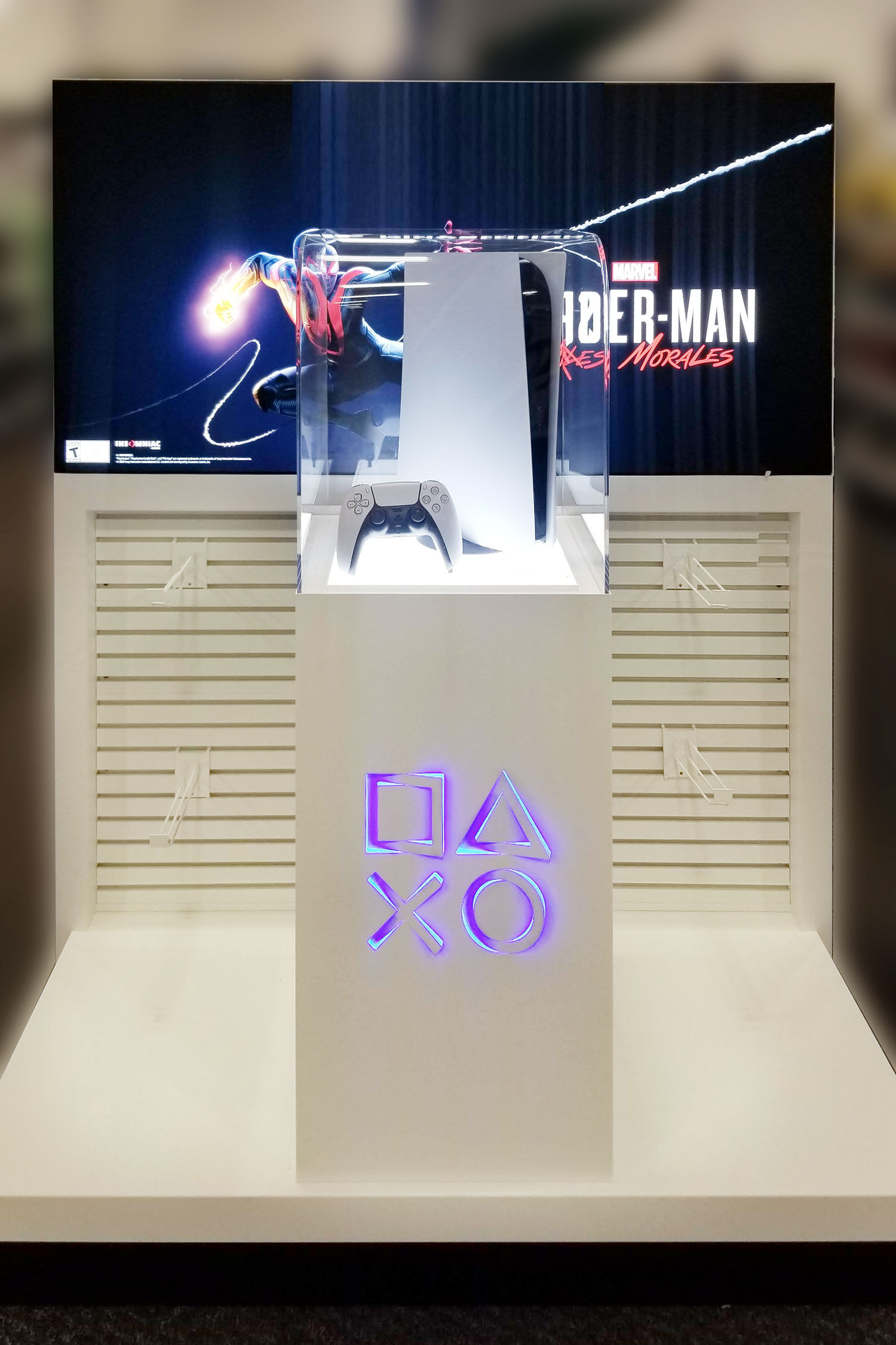 LEDCONN Retail Gaming Lighting gaming console display | LEDCONN