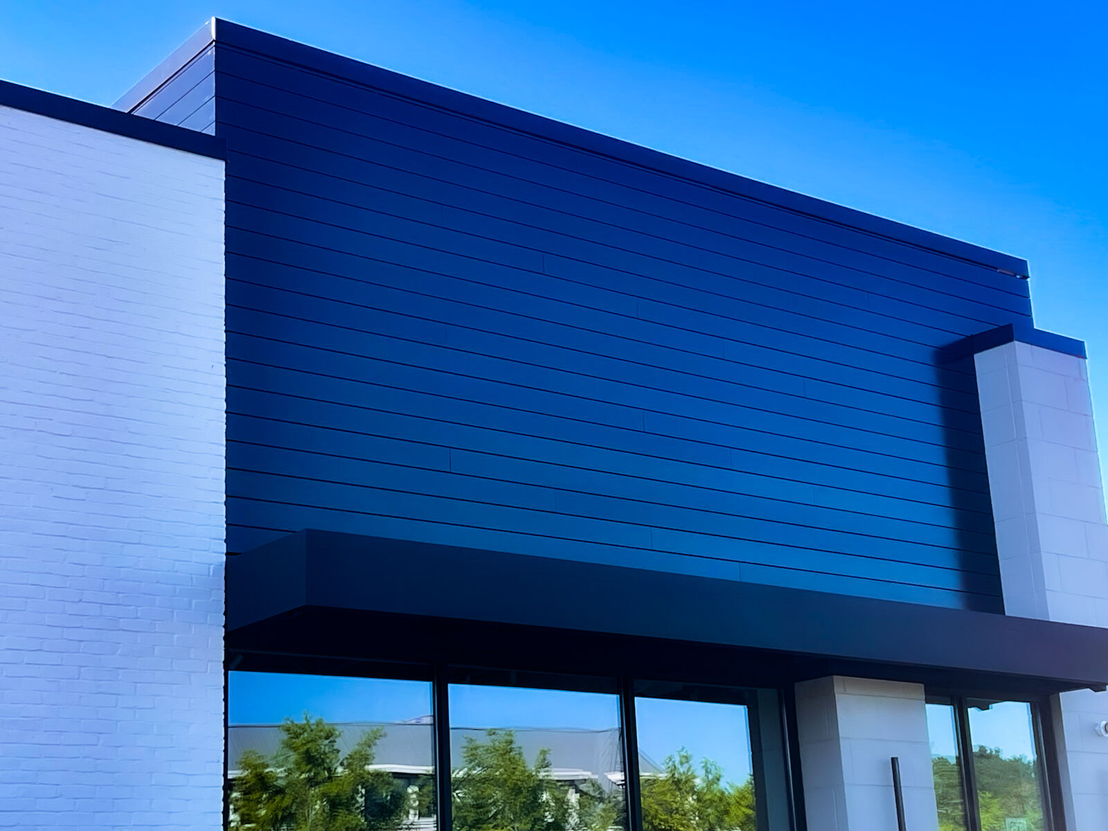 Linden Square Deep Black Rainscreen™ | Lamboo®