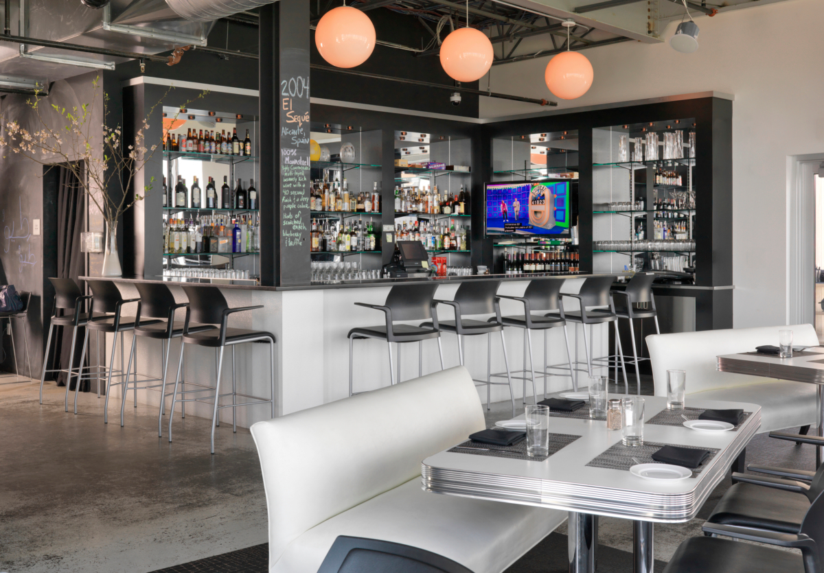 Louis fan pier interior restaurant bar | Stedila Design