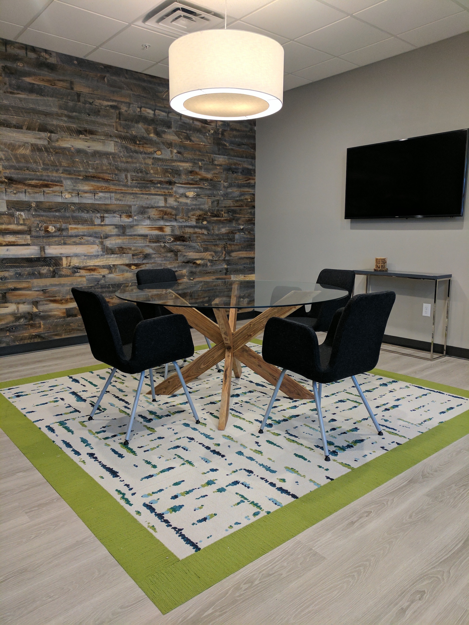 McGinnis design King financial group meeting room | McGinnis Design