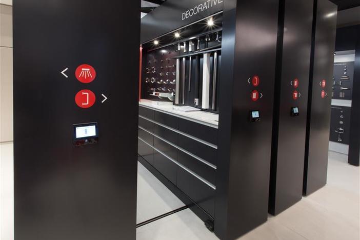 Mobile Showroom Displays | Spacesaver