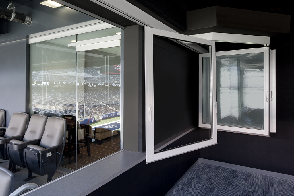 NanaWall HSW60 New York Giants and Jets Stadium Booth Windows | NanaWall