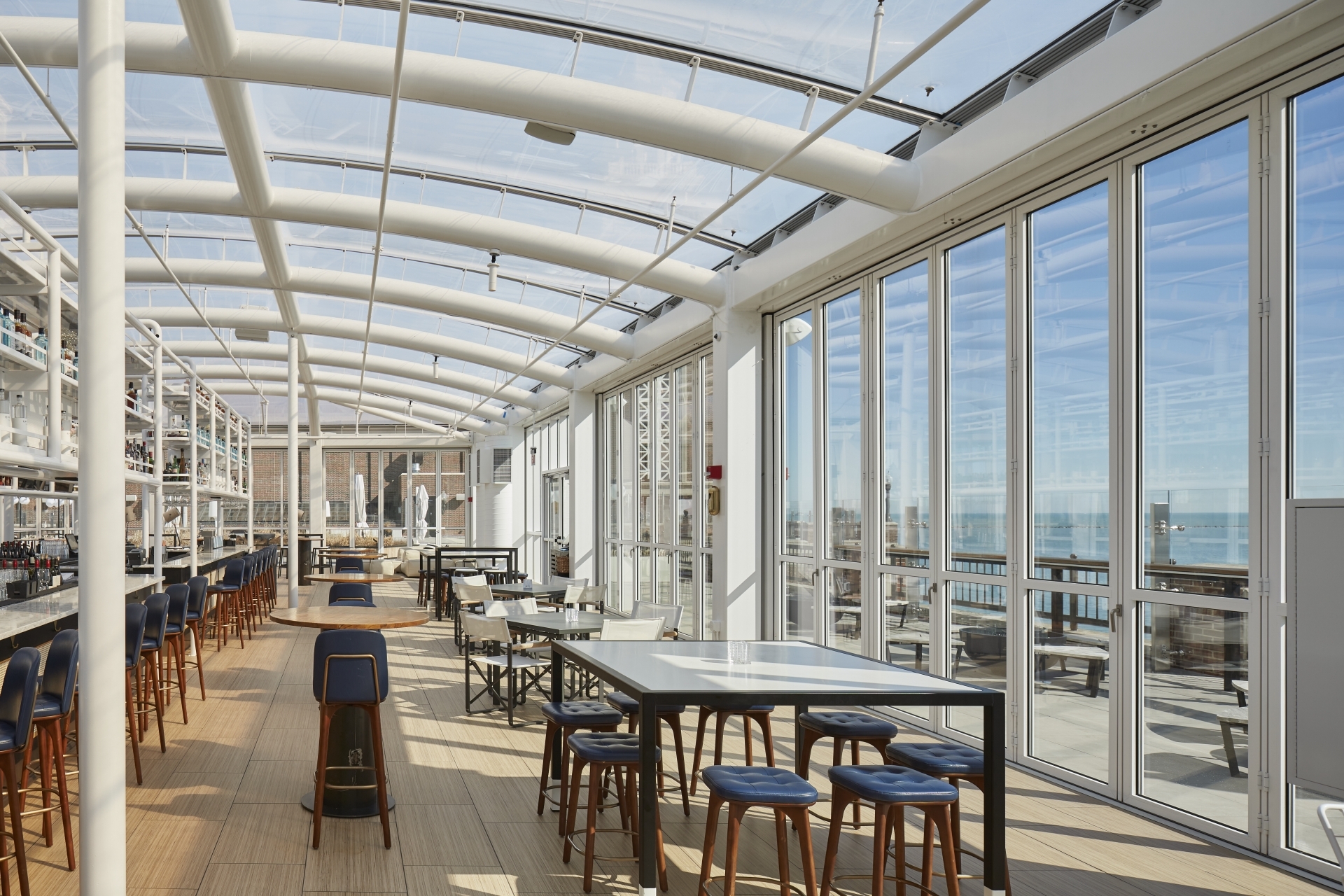 Offshore Navy Pier Rooftop Restaurant | NanaWall