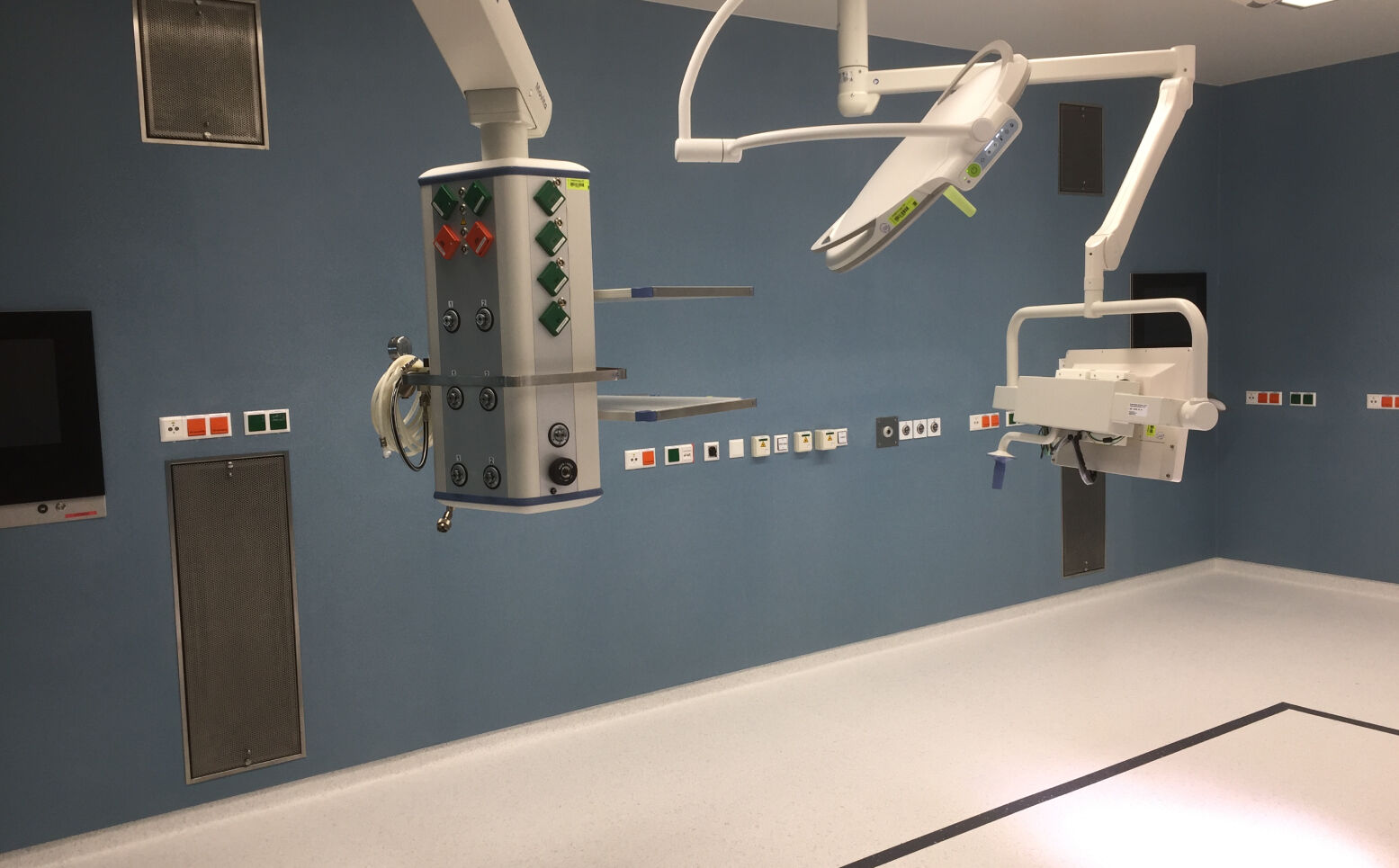 Operating Room Design with Solid Surface Wall Surfacing | Meganite ...