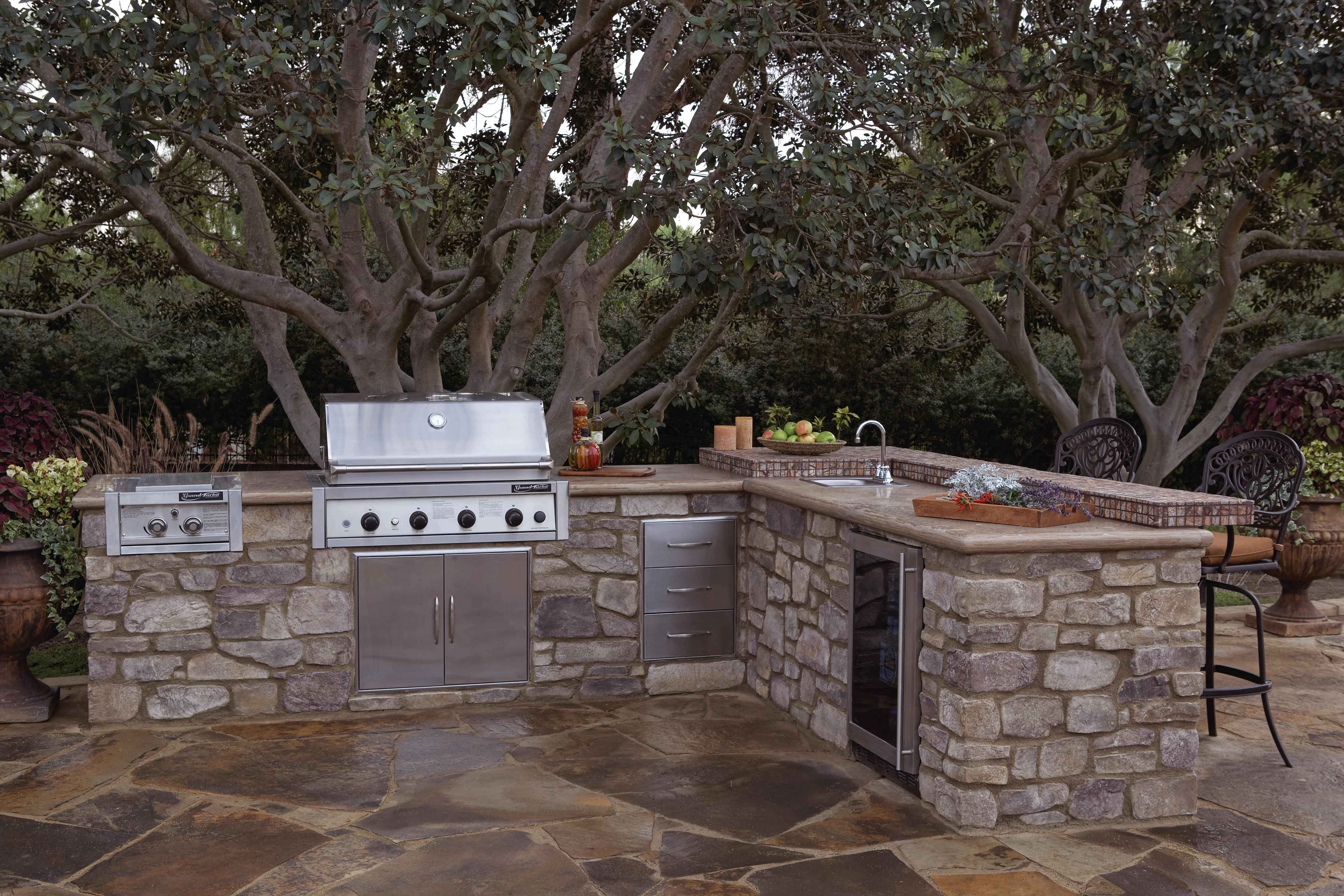 Signature Kitchens | Kindred Outdoors & Surrounds