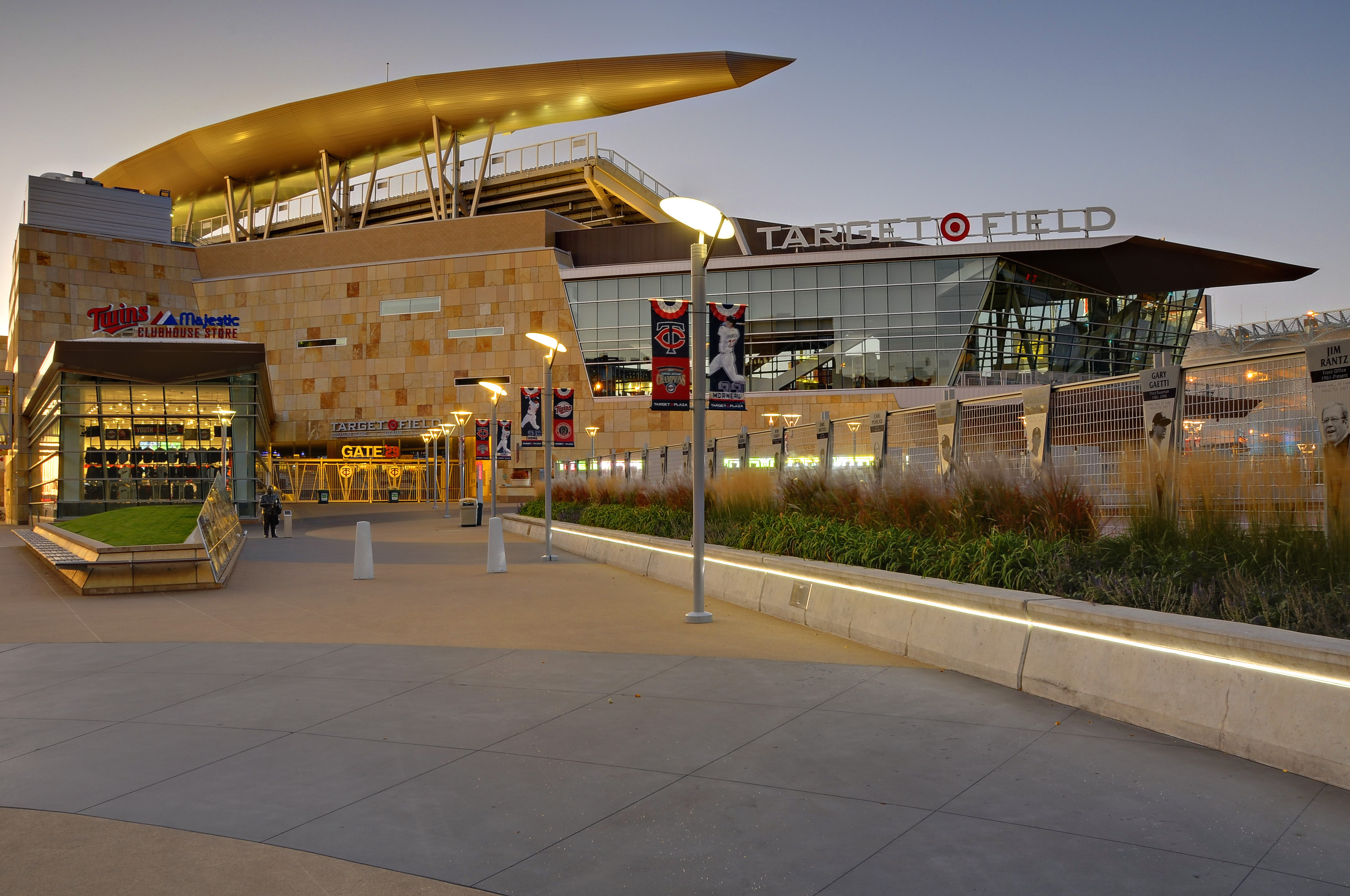 Pulse Products Target Field Exterior Pedestrian Lighting Design | Pulse ...