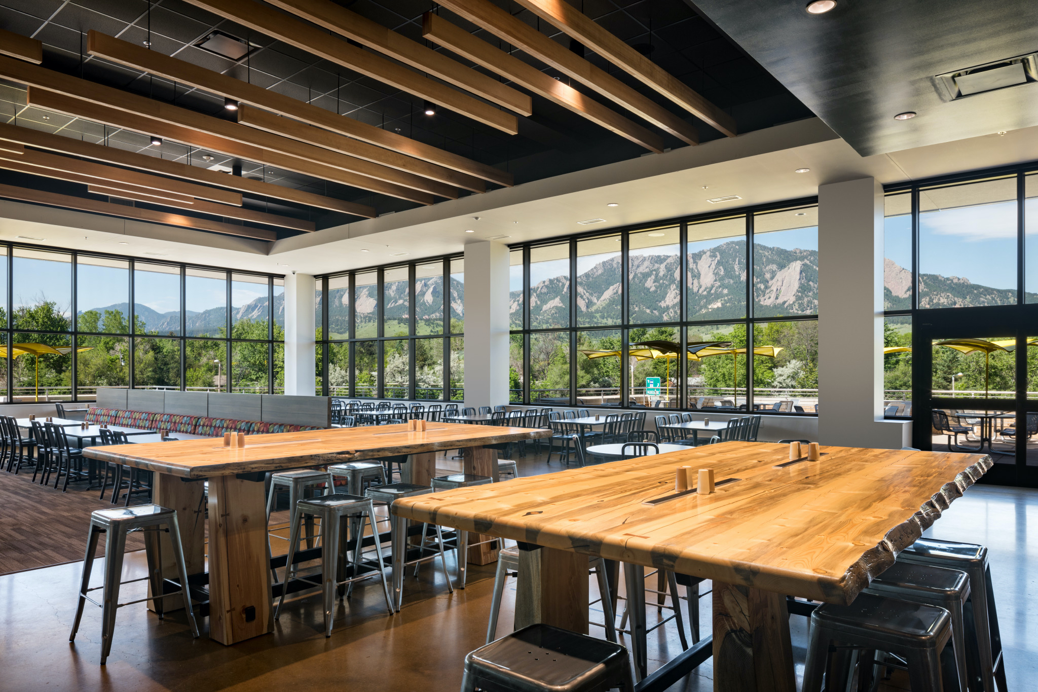 Village Center Dining and Community Commons | SageGlass