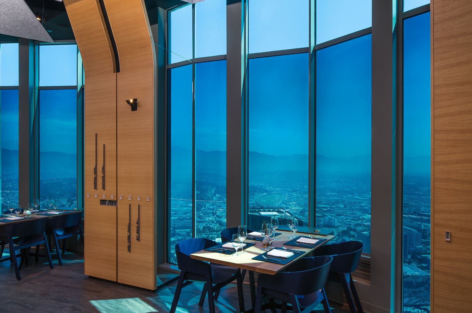 SageGlass 71 Above Restaurant Dynamic Smart Glass Design | SageGlass