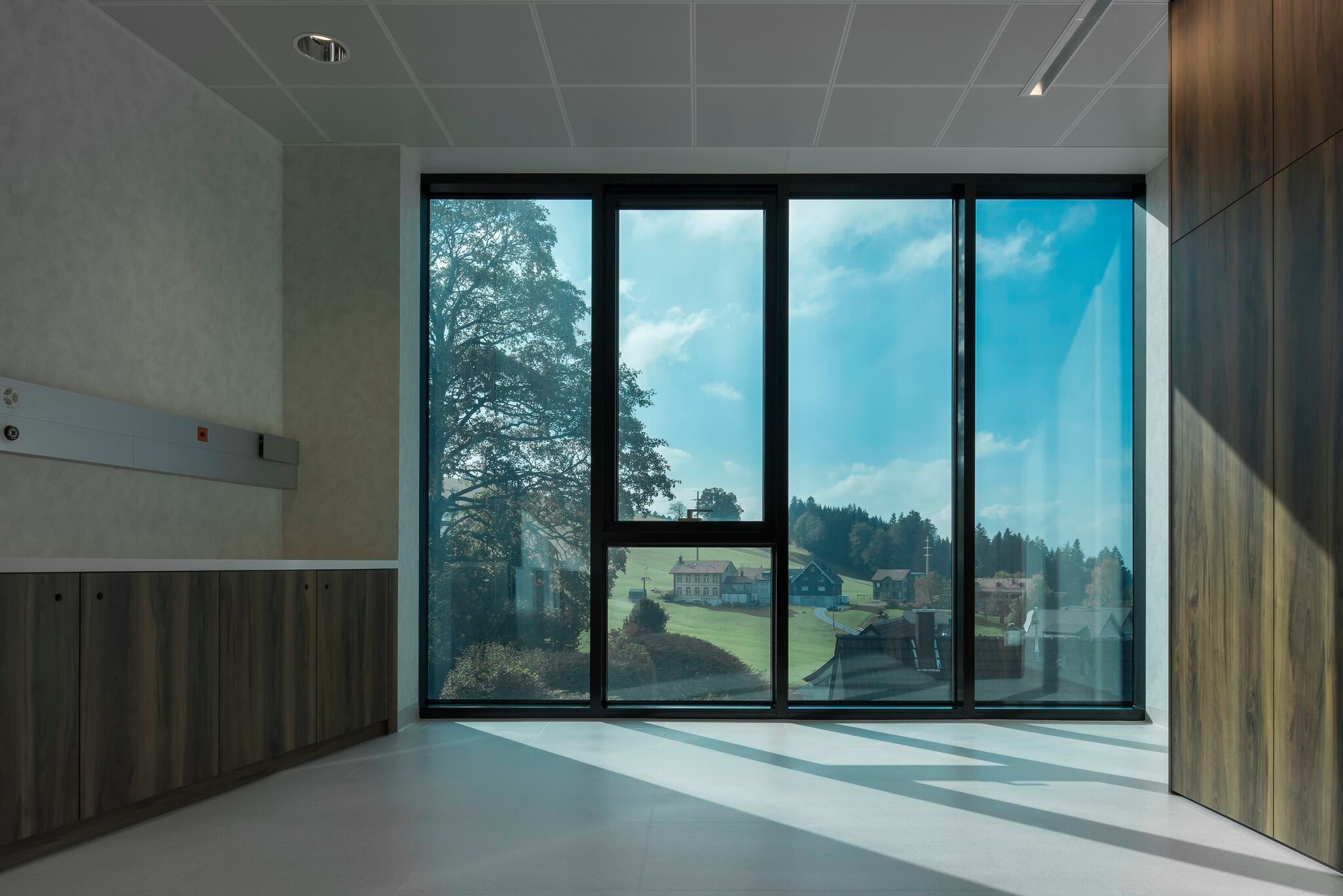 SageGlass Bellavista Eye Clinic Hallway Tintable Window Design Medium ...