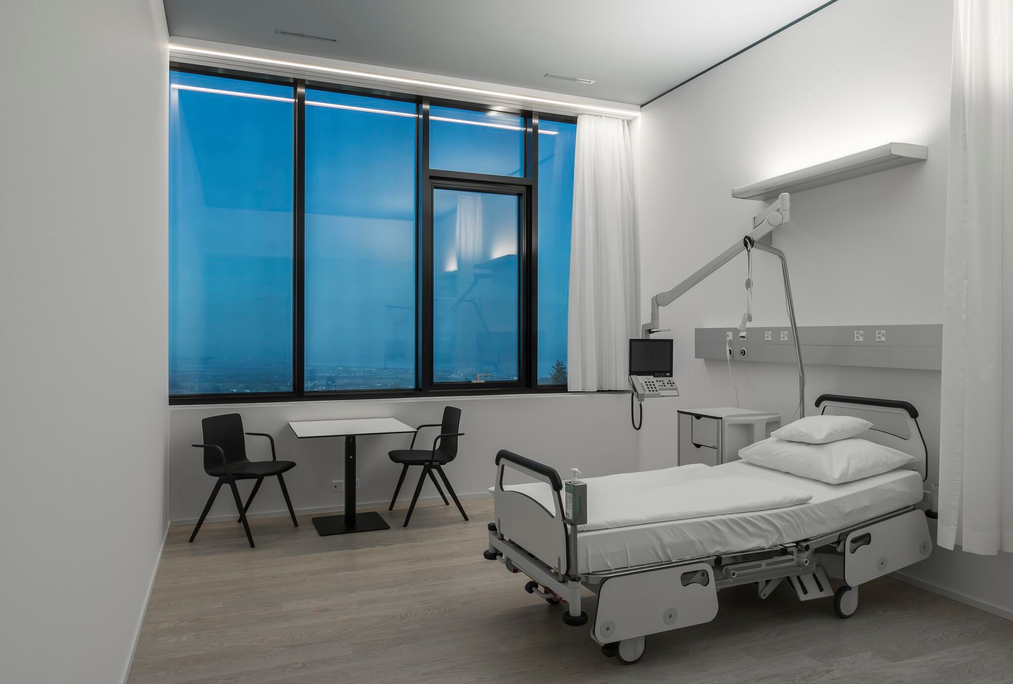 SageGlass Bellavista Eye Clinic Recovery Room Tintable Window Design ...