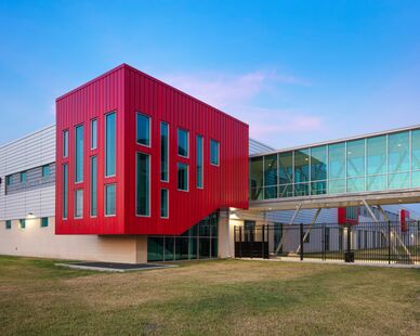 Del Valle High School | Sherwin-Williams Coil Coatings
