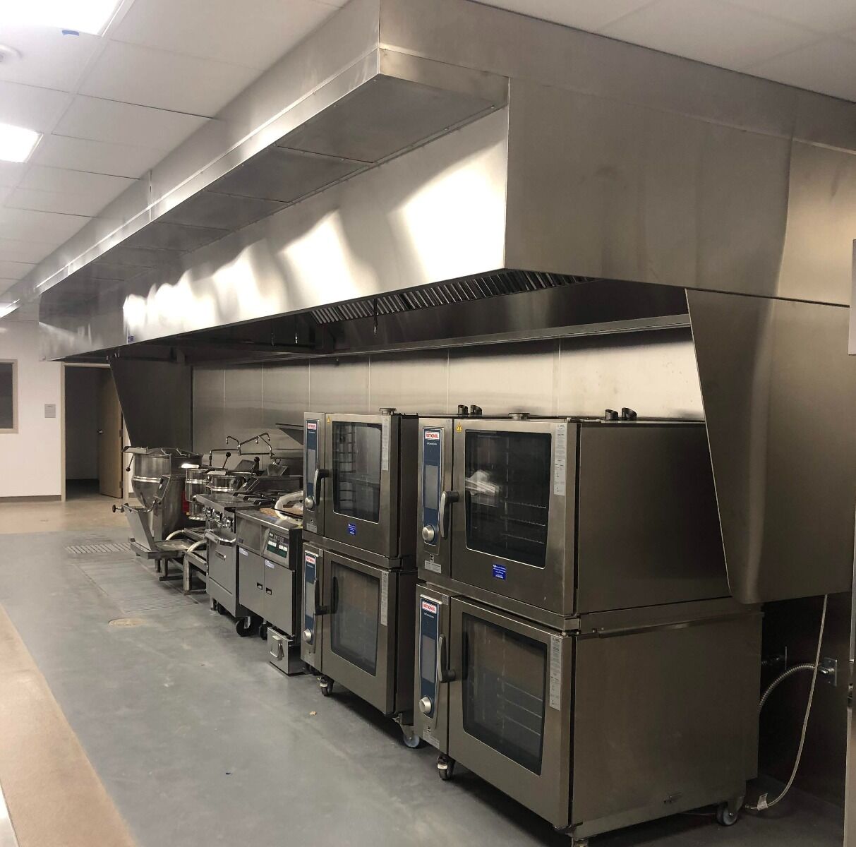 St louis hospital, ovens inside kitchen | The Boelter Companies
