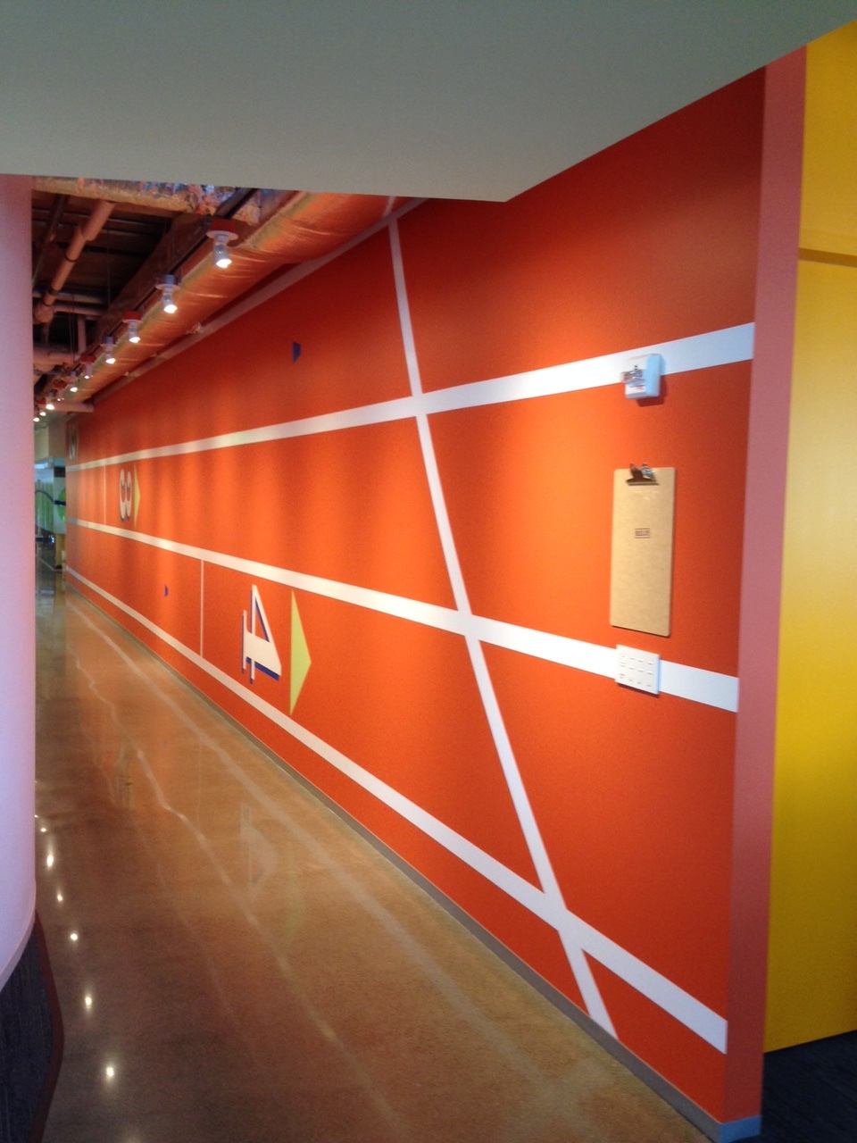 Brooks Sports Office Environment | superGraphics